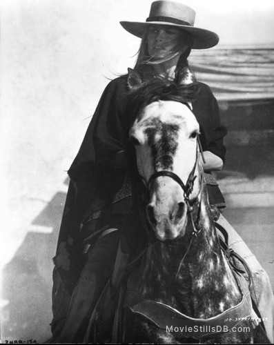 Hannie Caulder - Publicity still of Raquel Welch