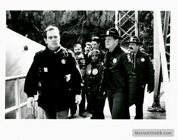 The Fugitive - Publicity still of Tommy Lee Jones & Joe Pantoliano